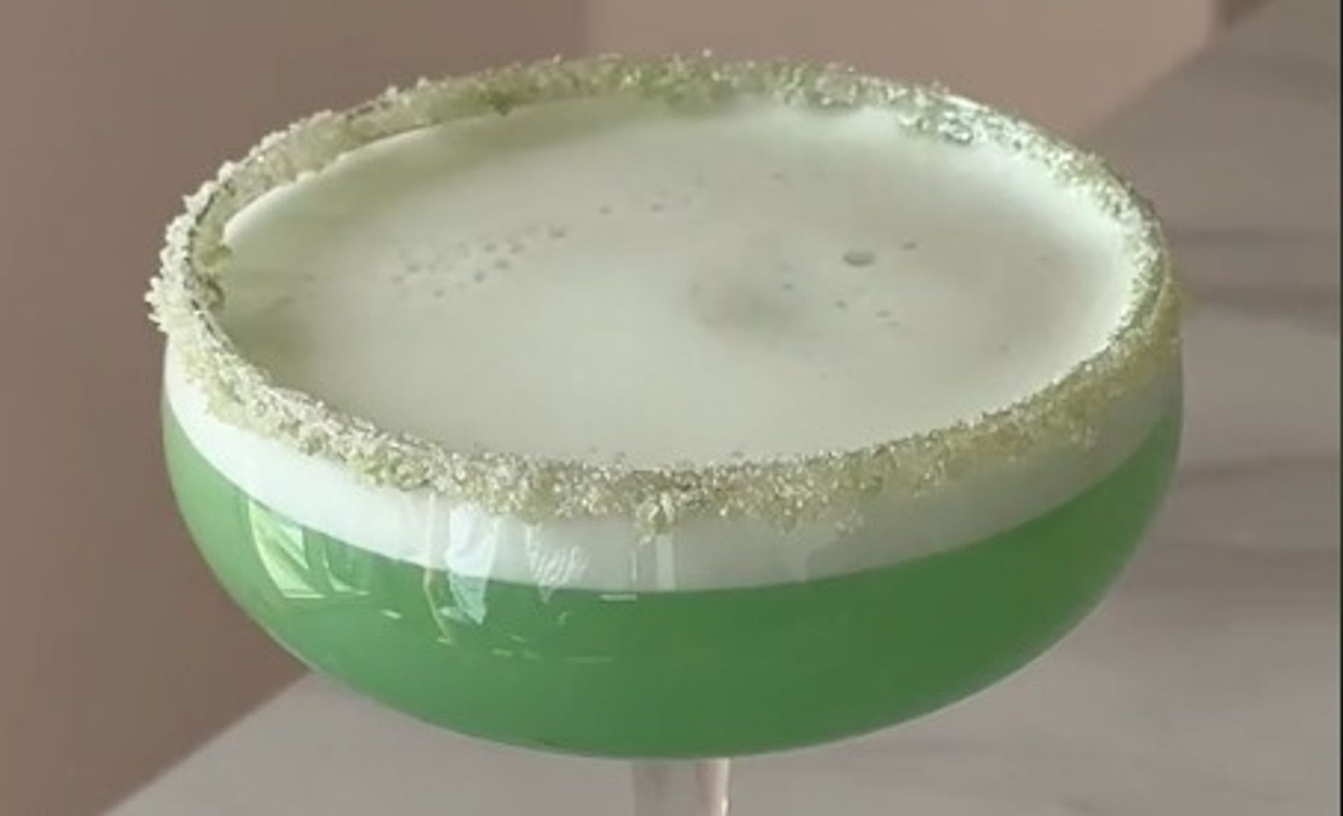 Recept Zó Maak Je Een Heerlijke Melon Sour Cocktail
